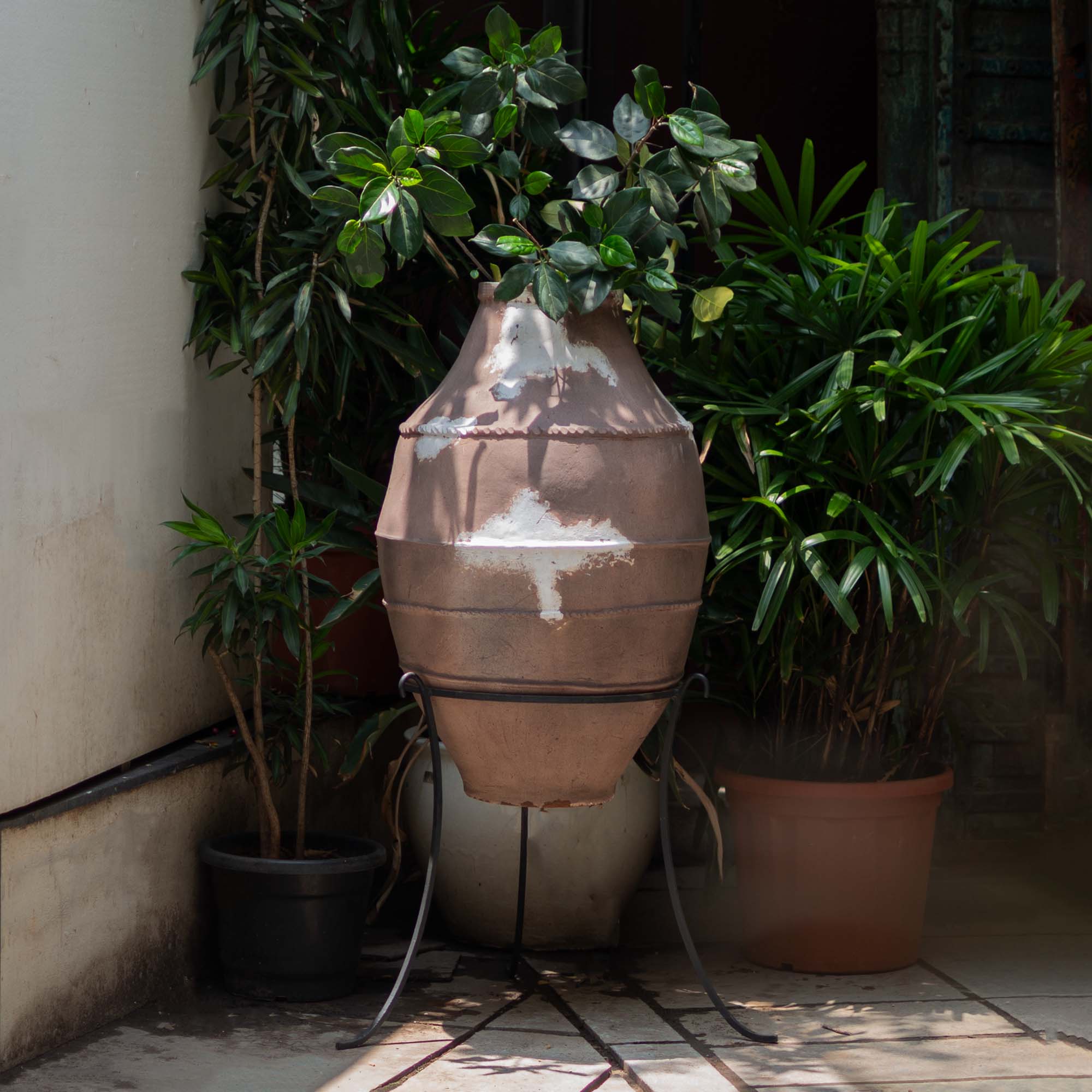 Buy Planters | Rustic Pointed Pot With Stand | Shop At Beruru